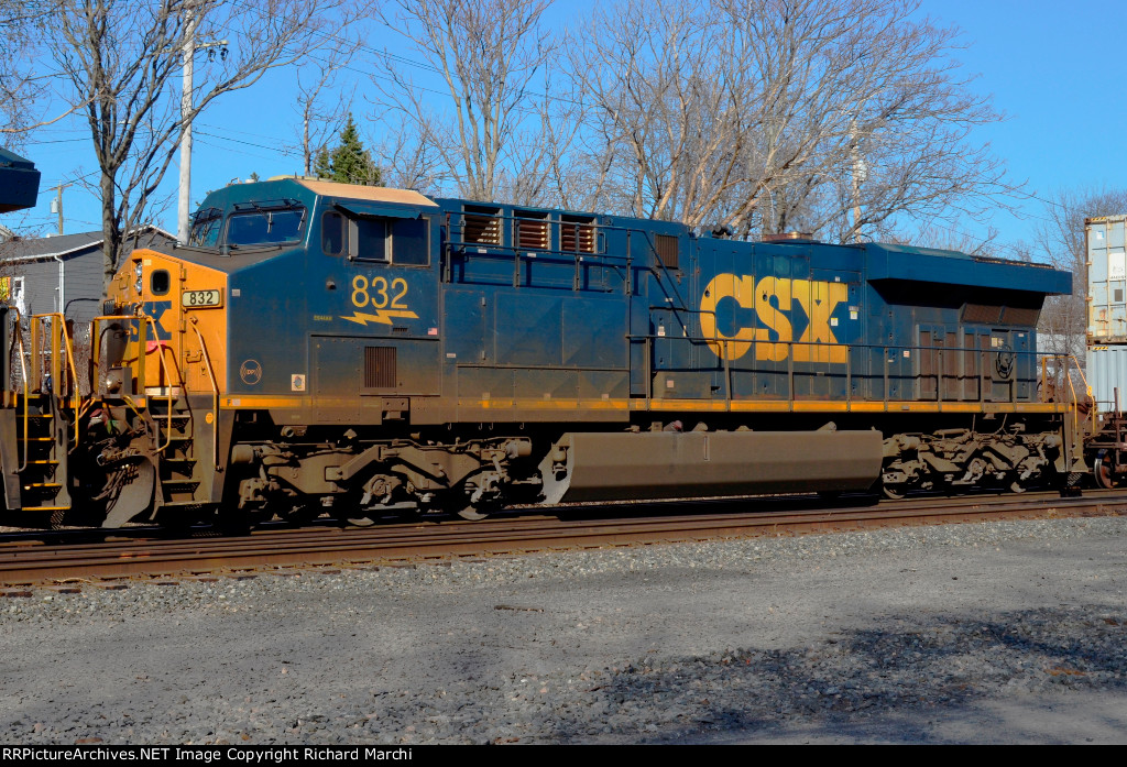 CSX 832